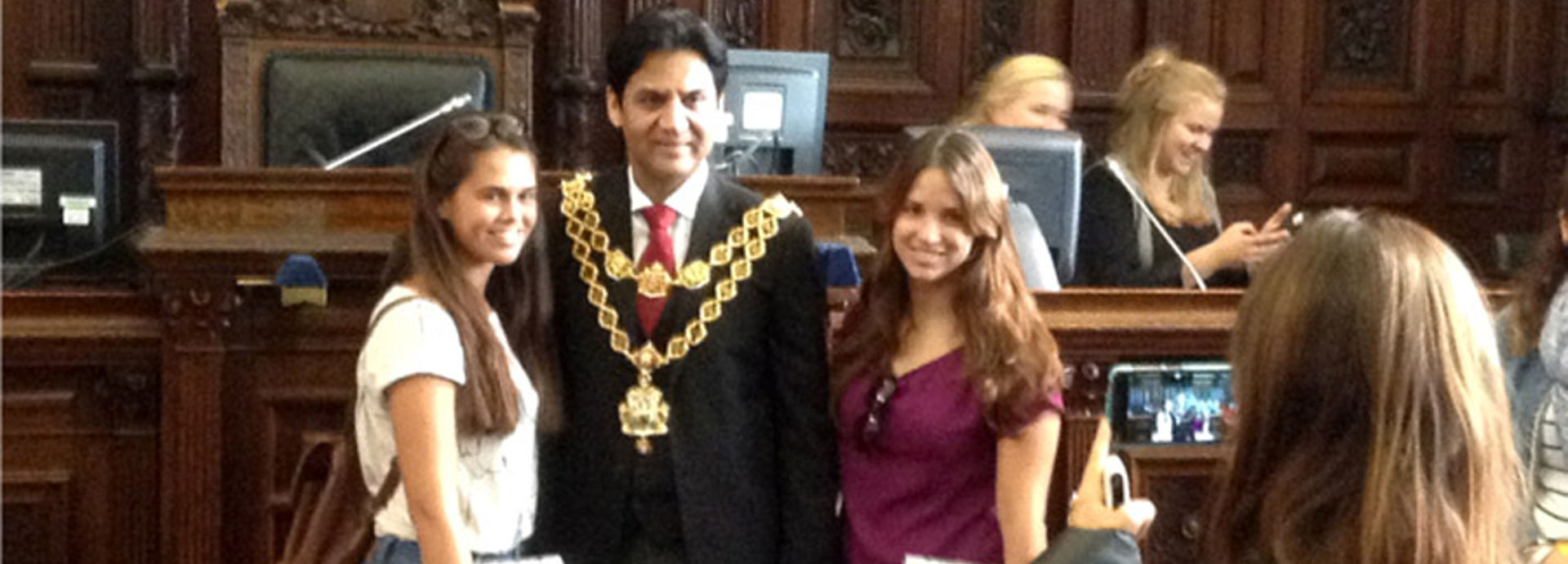 Lord Mayor welcomes international students to Birmingham Lord Mayor welcomes international students to Birmingham