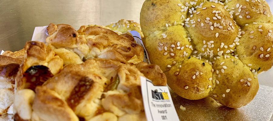 Bun fight! Ronnie wins Best Burger Bun challenge